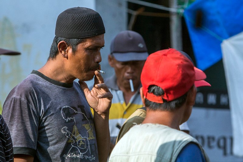 5 Cara Sopan Mengusir Orang Merokok Sembarangan
