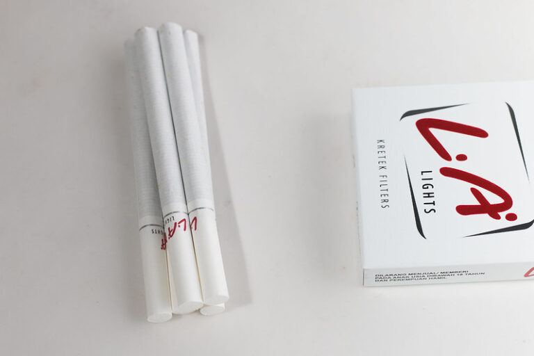 5 Merek Rokok Paling Enak dan Pas untuk Pemula