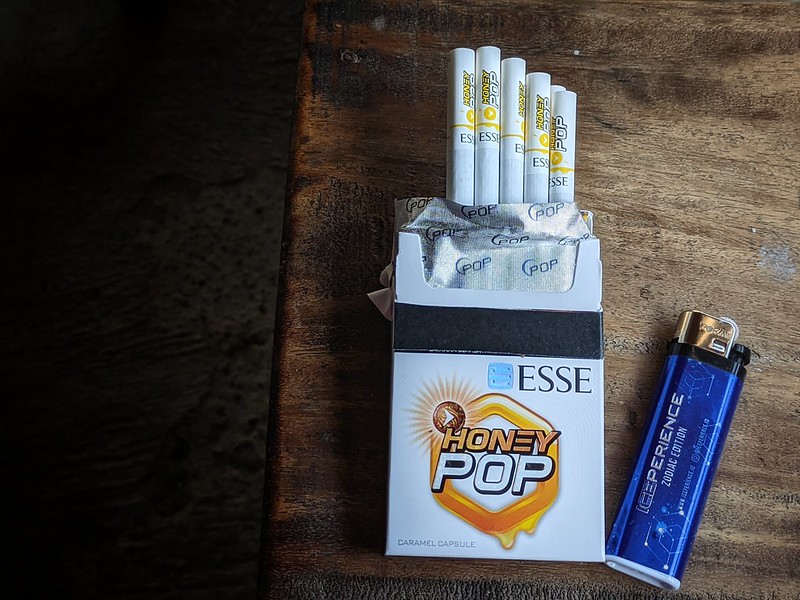 5 Merek Rokok yang Cocok Dinikmati di Kamar Kos